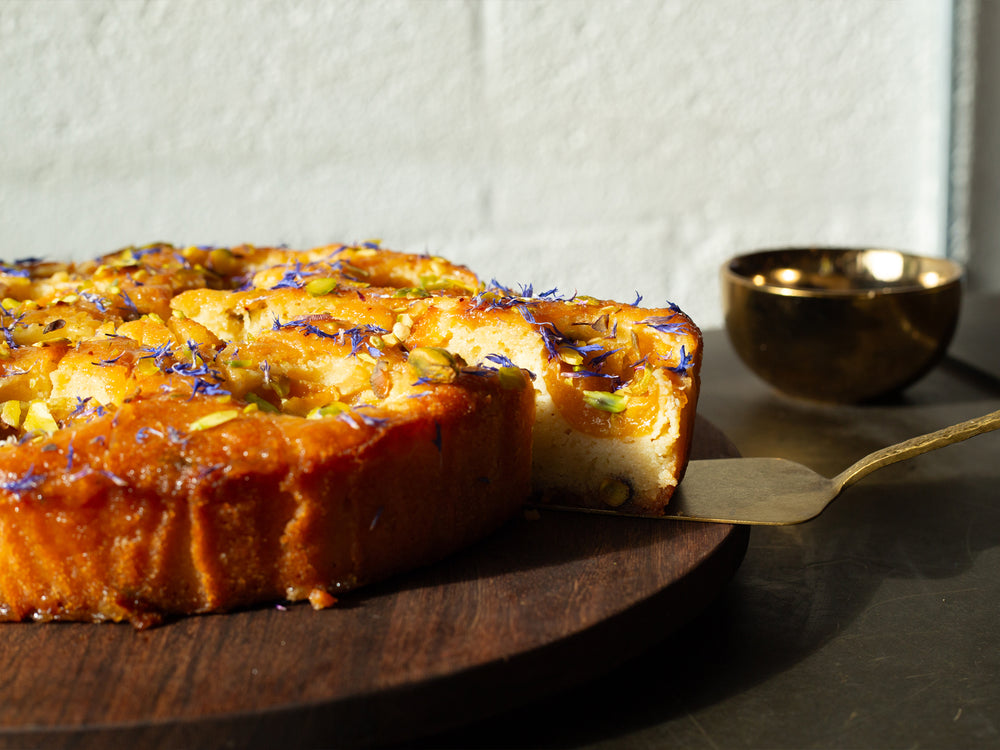 Wholesale Apricot & Pistachio Frangipane Round | Cakesmiths